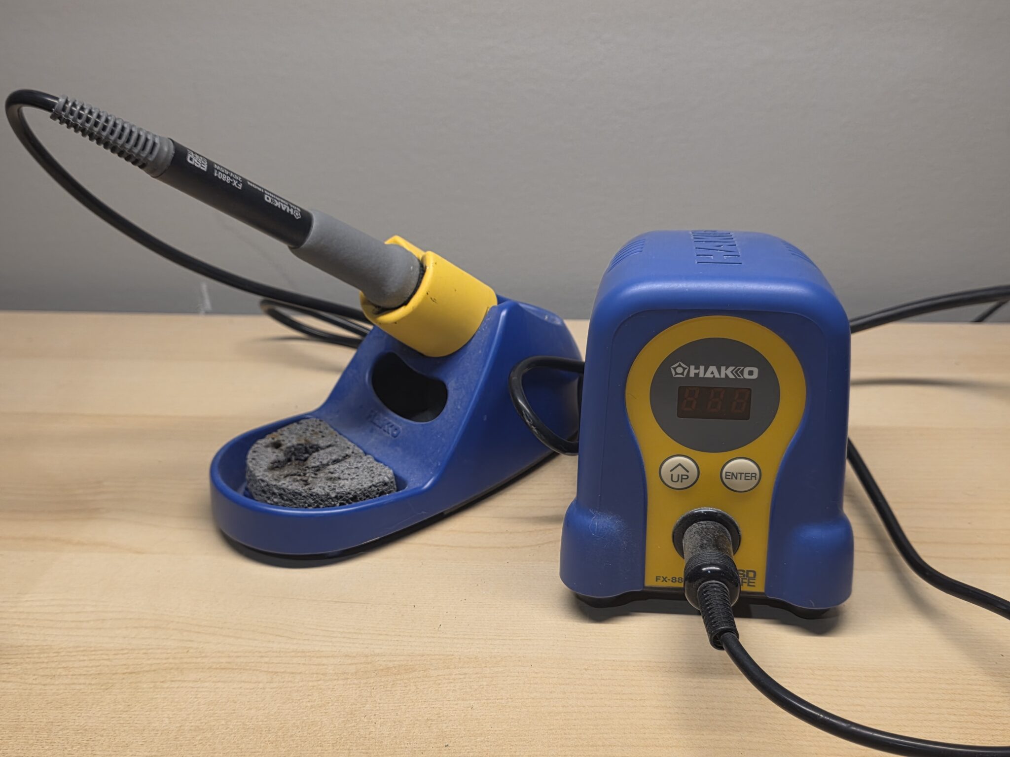 Hakko FX-888D Review: The Best Soldering Iron Under $130? - Bench & Build